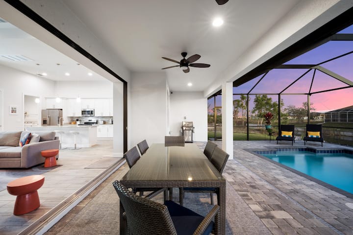 Stunning 4 Bed 3 Bath Heated Pool W/ 2 King Suites - Cape Coral, FL