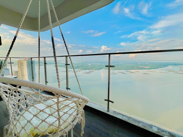 Royal Best Seaview Grandeur @ 3br Lv46 12-16pax - Johor Bahru