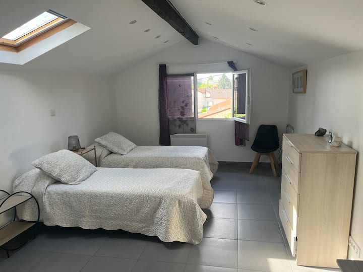 Charmant Studio, - 생드니