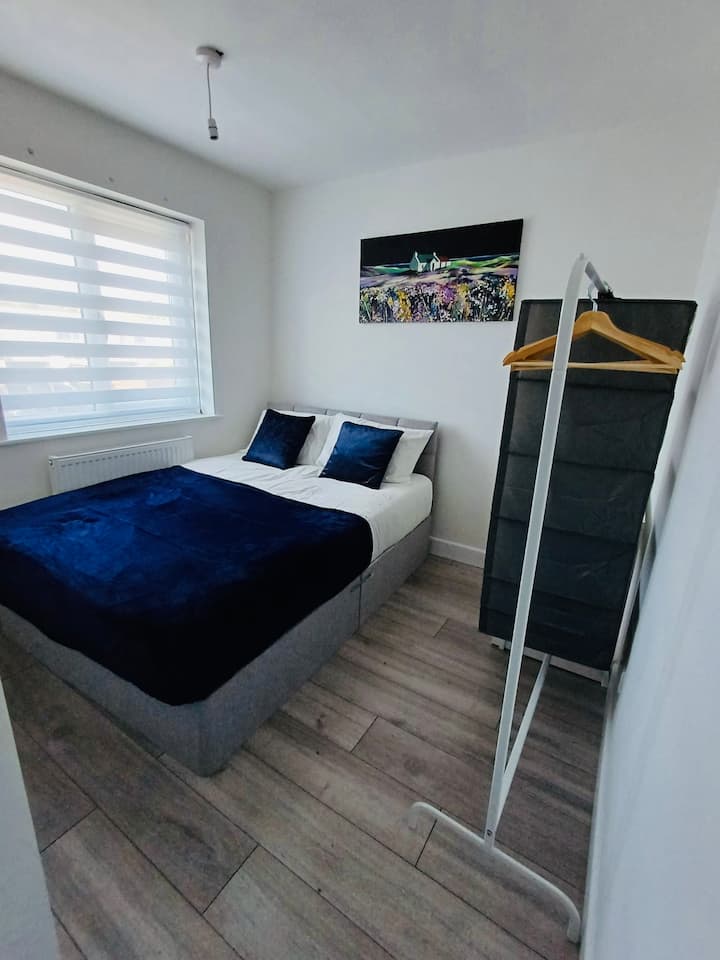 Stylish And Modern Double Bedroom - Nottingham