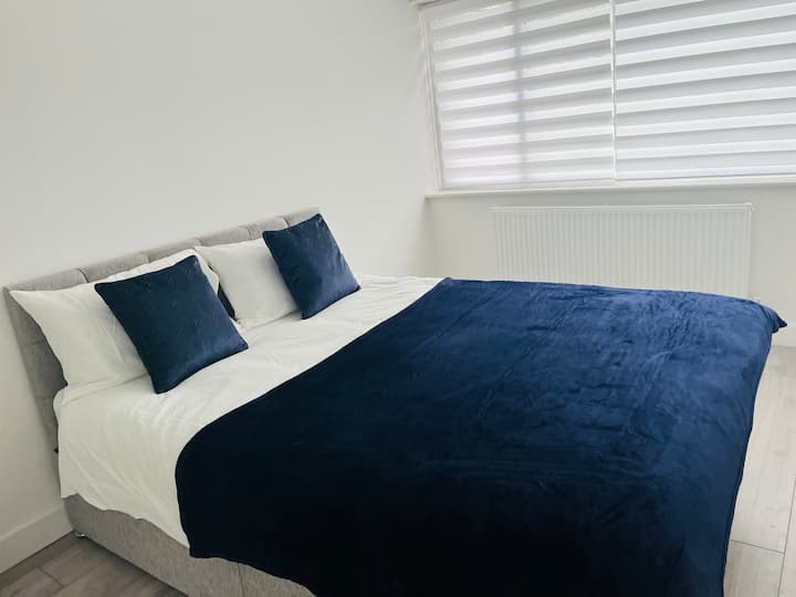 Stylish And Modern King Size Bedroom - Nottingham