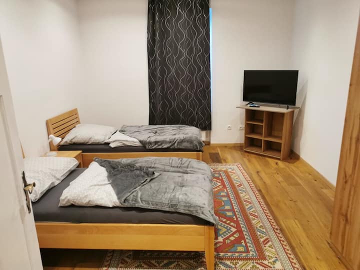 66 Qm Wohnung, 2 Parkplätzen, - Hinterberg