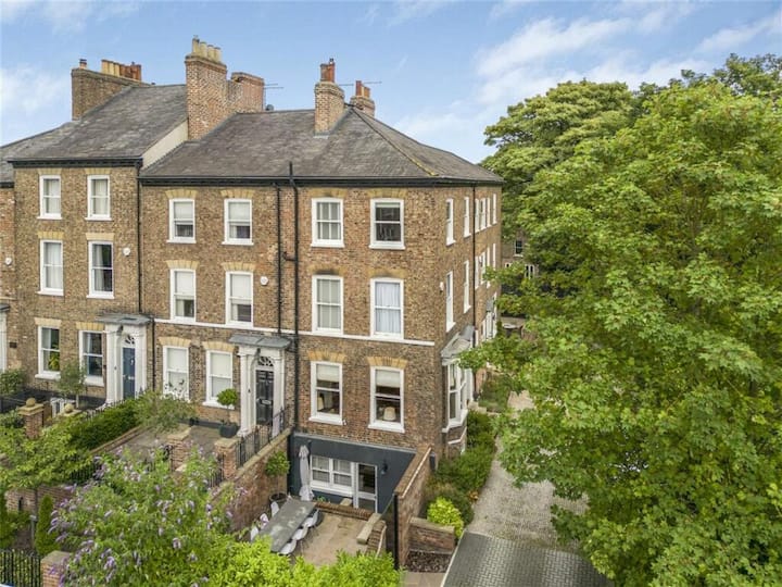Stunning House Near Racecourse - York