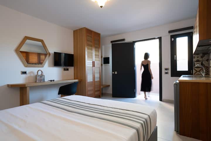 Golden Moments Santorini Cave Studio - Santorini