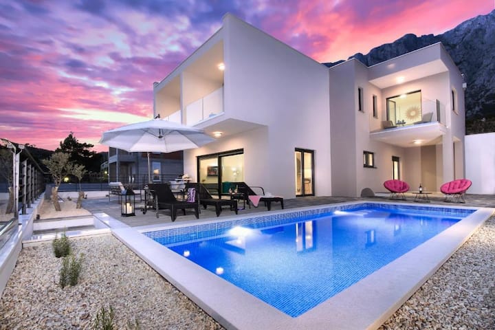 Luxury Villa Visa With Heated Pool, 4 Bedroom - Makarska