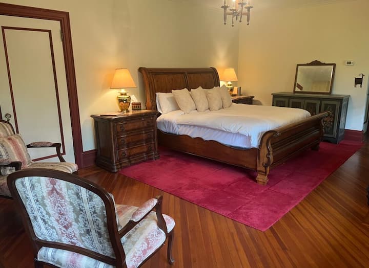 The Jefferson Room At Rushmore - Bear Mountain, NY