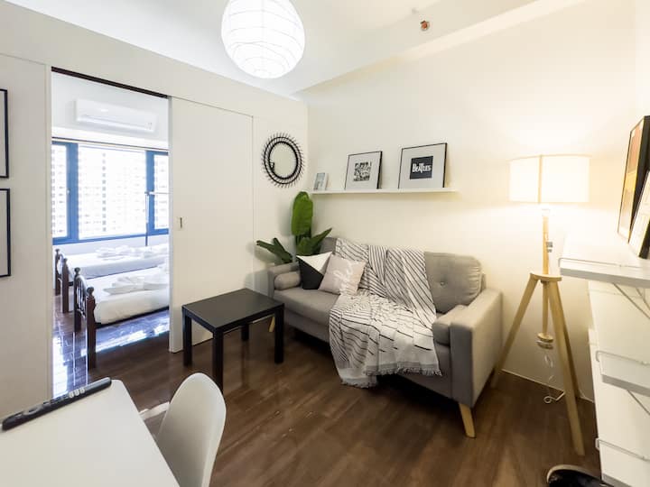 Twin Beds Condo In Air Residences Near Makati Cbd - Manila