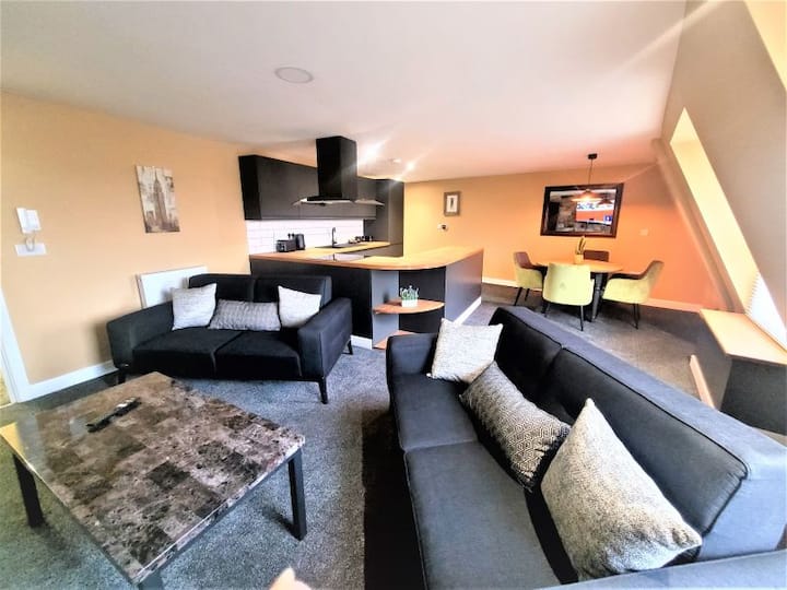 Friary House Serviced Apartments - 2 Bed Penthouse - Gloucester