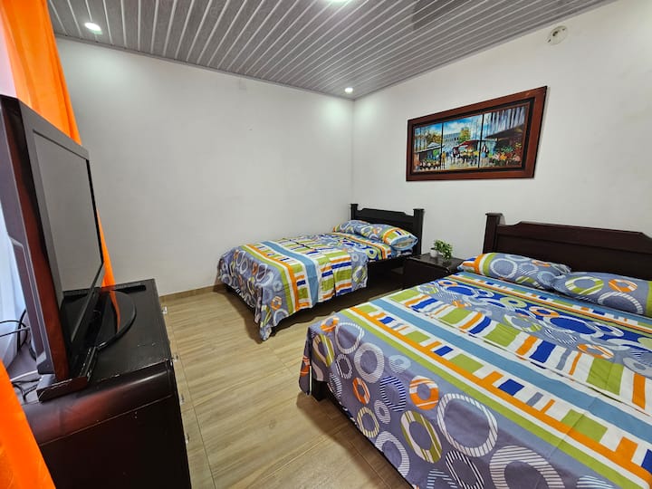 Cabaña El ÁRbol: Una Habitación Para Cuatro - Altamira, Colombia