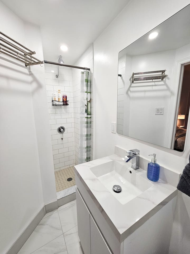 Studio Apartment Near Downtown And Beach - Cobourg