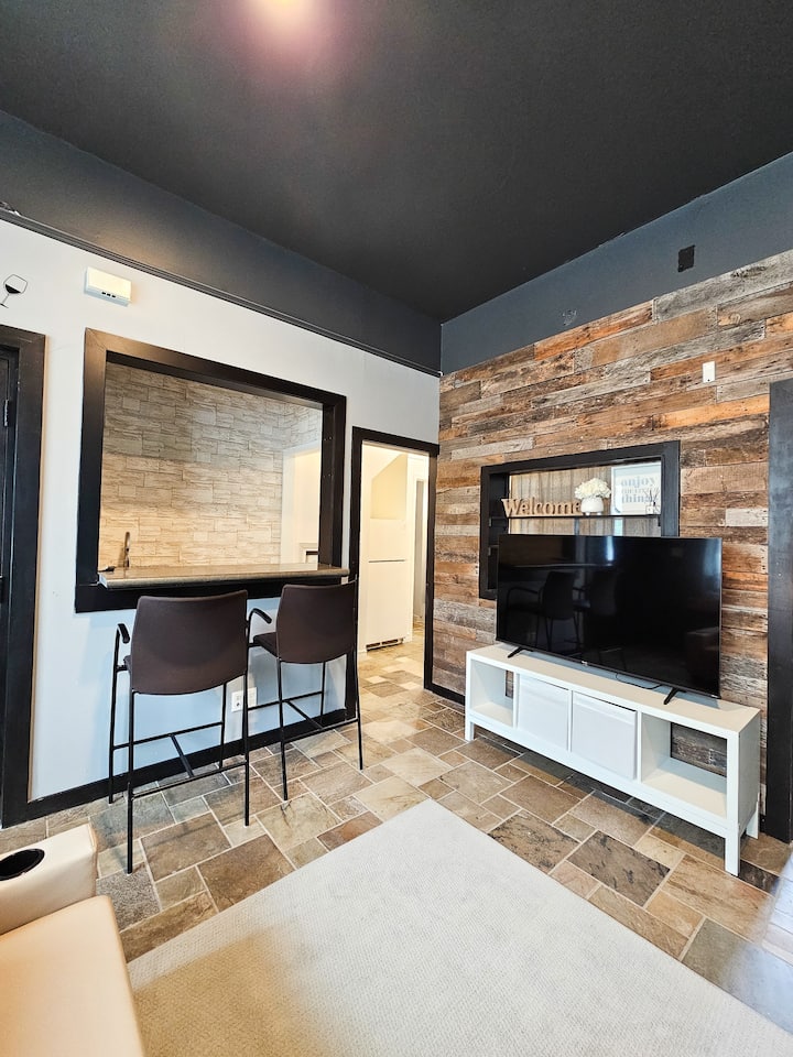2-floor Apartment Near Downtown & Beach - Cobourg