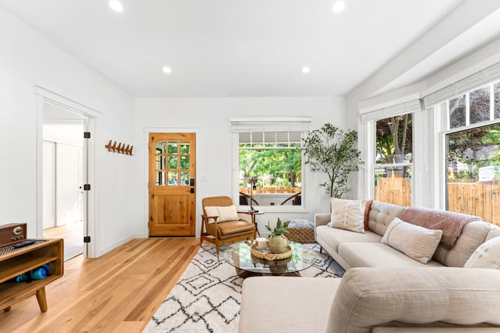 * The Bungalow At Hyde Park * - Zoo Boise, Boise