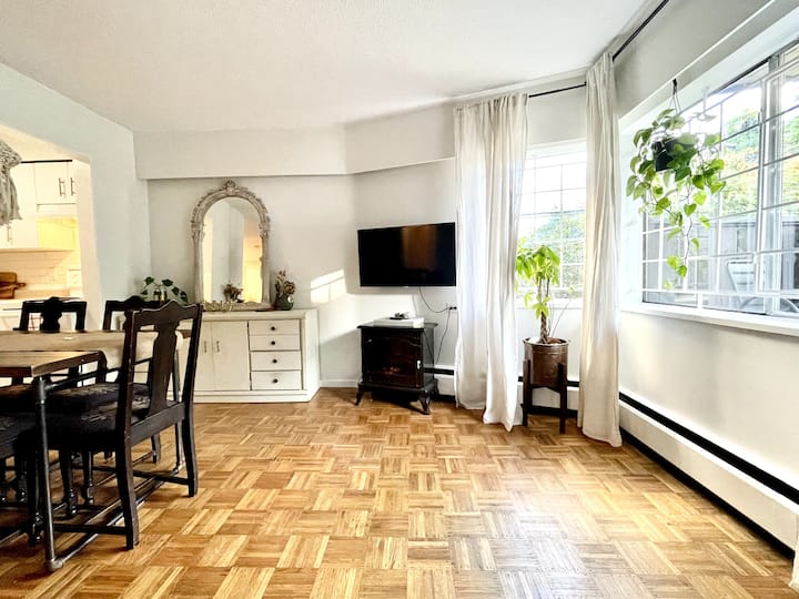*Bright And Spacious Mount Pleasant Oasis - Vancouver
