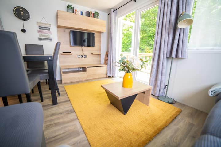 La Belle Au Bois Normand, Au Pied De La Forêt - Litteau