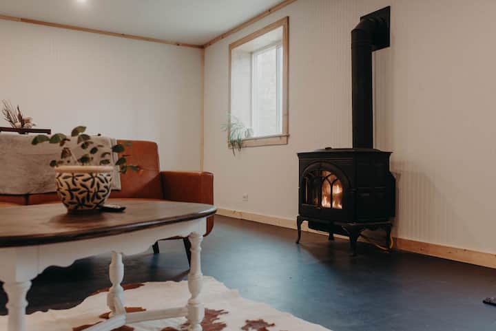 Alaskan Log Cabin Studio Apartment - Palmer, AK