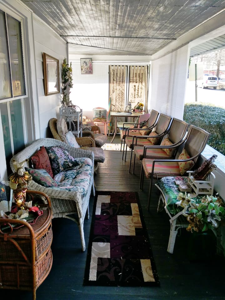 Asheville Art House Retreat - Asheville, NC