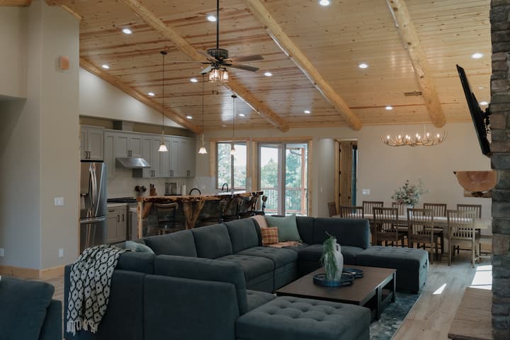 Luxury Mountain Retreat - Big Bear Lake, CA