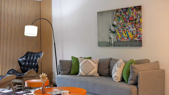 Stylish Kirkwood Condo W/resort Amenities - Kirkwood, MO