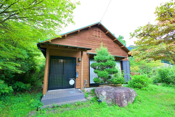 静かに過ごせる3ldkコテージ＊清流道志川近く＊bbq可能＊山中湖まで車で18分 - 都留市