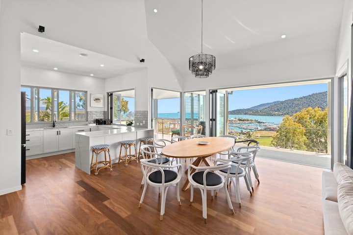 Three Bedroom Presidential Villa - Airlie Beach