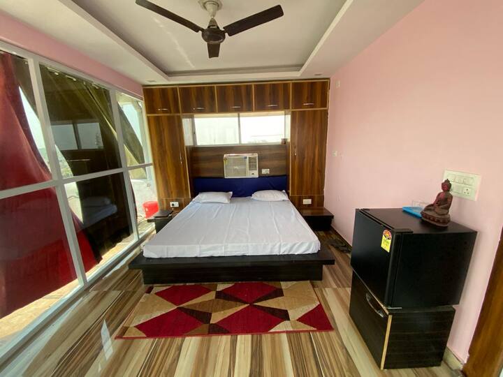 Roof Top Royal Suite Room - Prayagraj