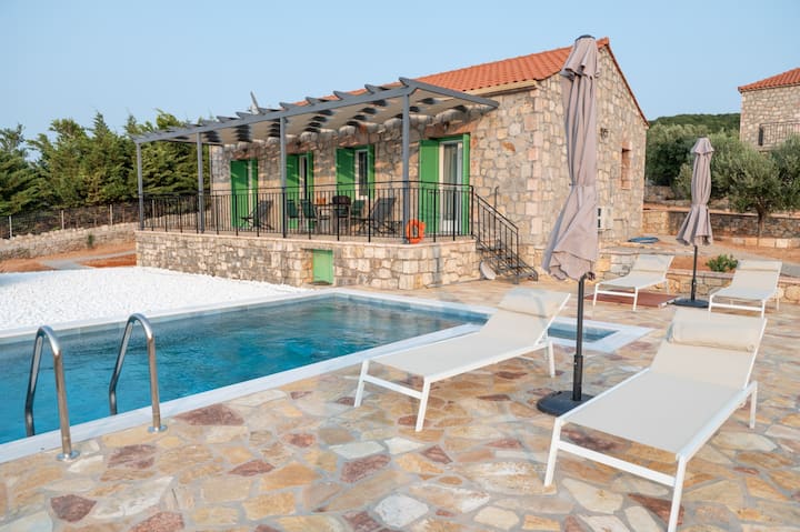 Villa Nymfes, Maria - Итака