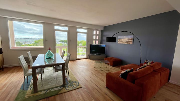 Apartment For 6 People, 3*, Sea View, Elevator, Center - Royan