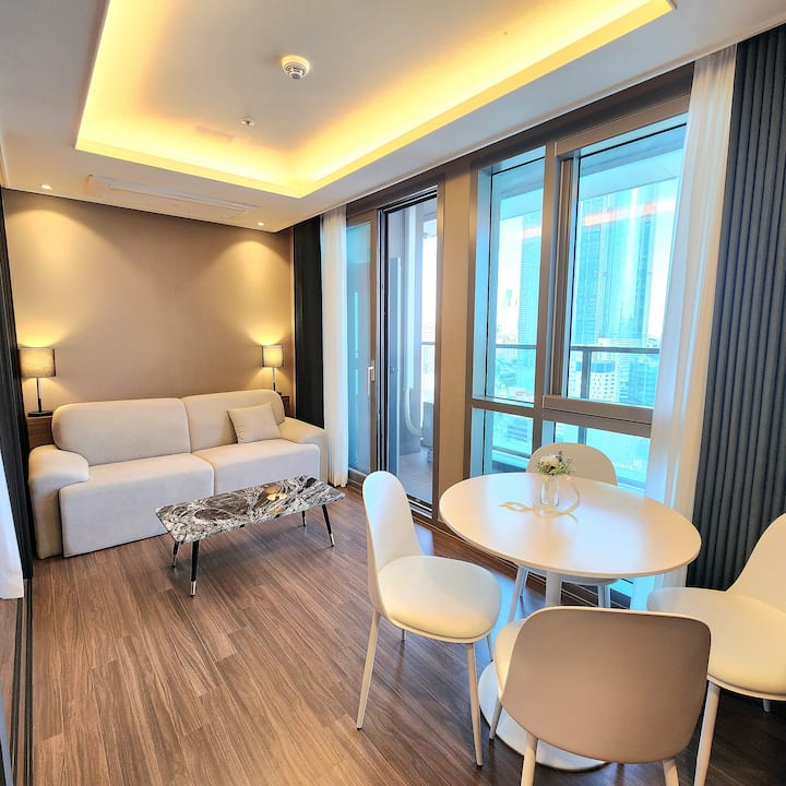 L28[newly Built/합법숙소][고층 사이드오션뷰/야외테라스/해변5분/지하철역3분] - Busan