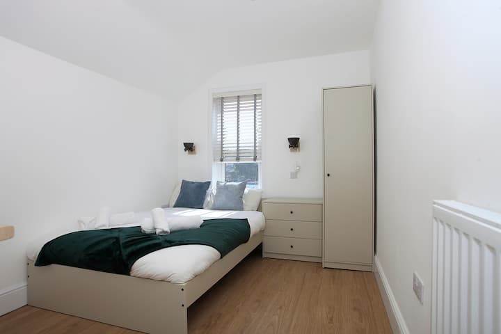 Westfield Studios ~ Modern Stay Near City Hospital - Peterborough, Royaume-Uni