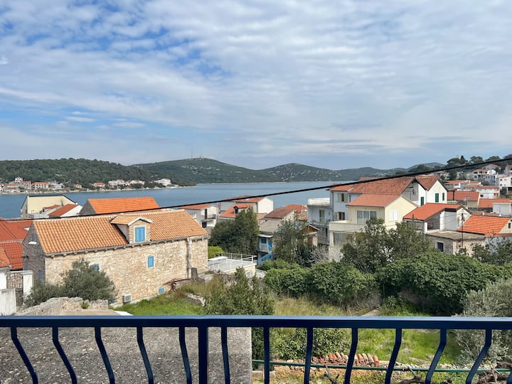 3bedroom Apartment In Tisno - Jezera