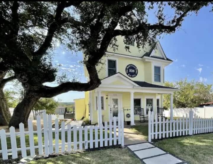 Main Street House Bed&breakfast - Marble Falls, TX