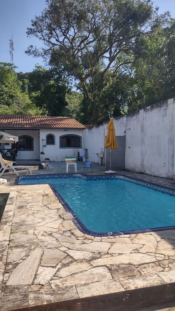 Casa  Com Piscina No Centro - Bertioga