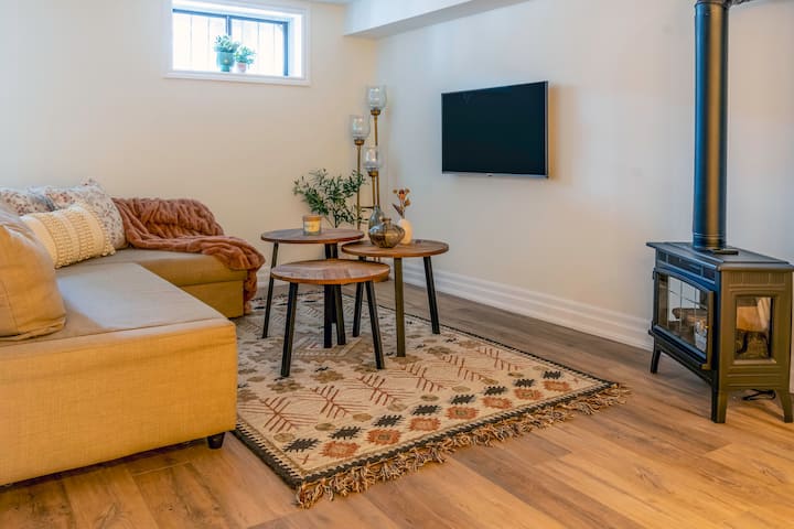 Spacious & Cute Unit, Fast Wifi, Parking Available - Toronto