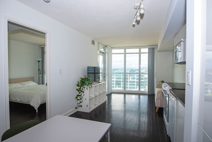 Step To Cn Tower 1 Bd (Queen Bed) + Den (Bunk Bed) - Mississauga