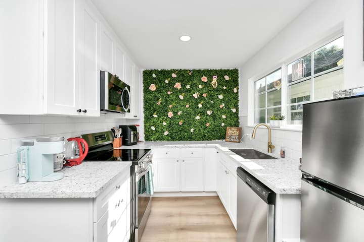 Unwind In Style Near Asian Town - Houston, TX