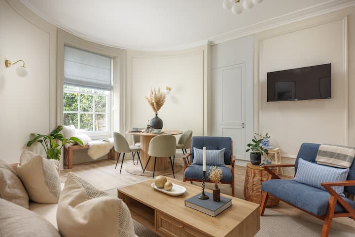 Ocean City Stylish Apartment - Plymouth
