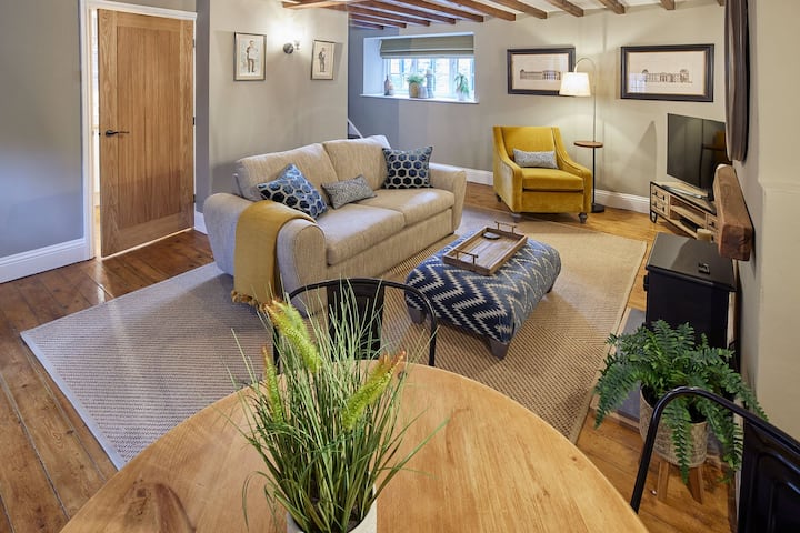 Nook Cottage | Richmond Market Place - Richmond Castle
