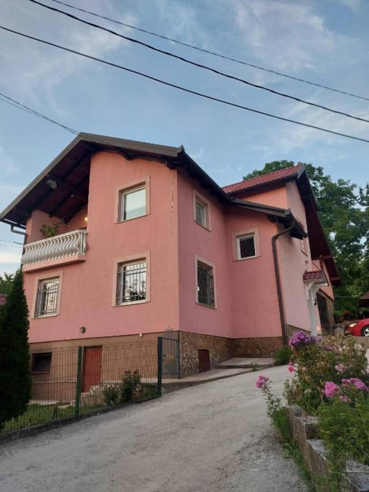 Cozy Retreat In Sarajevo. - Sarajevo