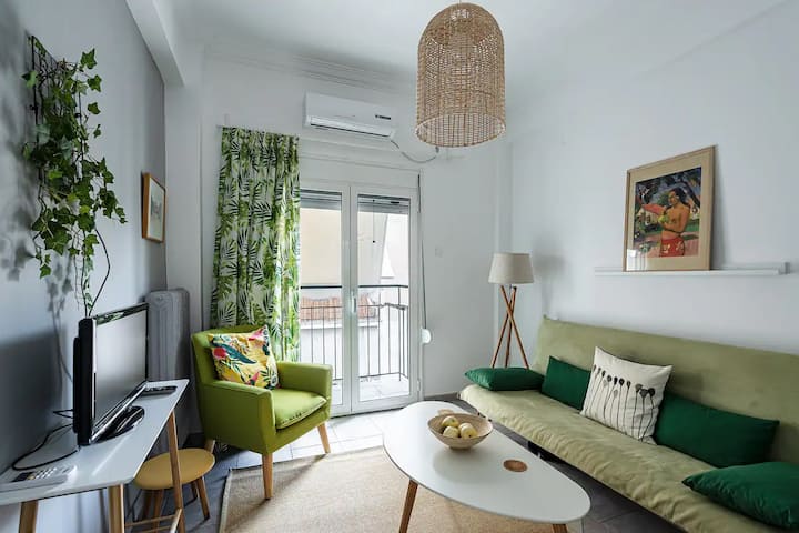100 Mbps Internet | Queen Size Bed |Top Location - Athens