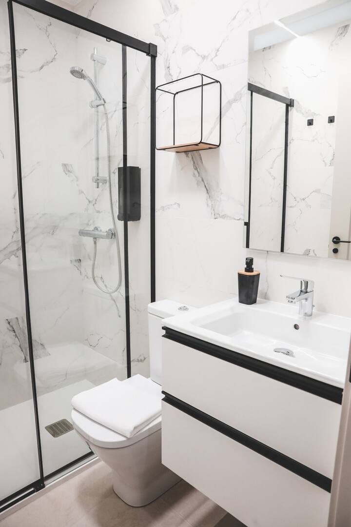 Habitación Con Baño Y Dos Camas - Viana
