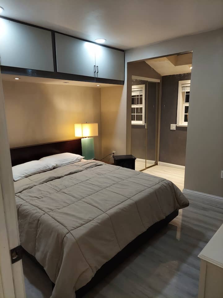 A 2 Bed 2 Bath Modern Beauty - Seven Trees - San Jose