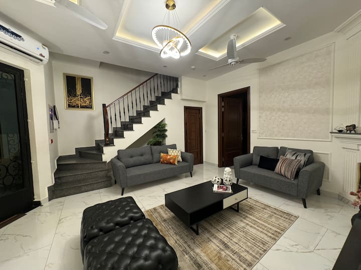 Modern Comfort: 2-br House In Dha Phase 5 Lhr - Lahore