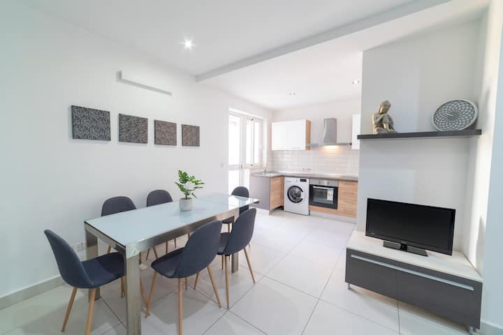 Tony's City Apartment | Paceville - Apt 3 - Malta