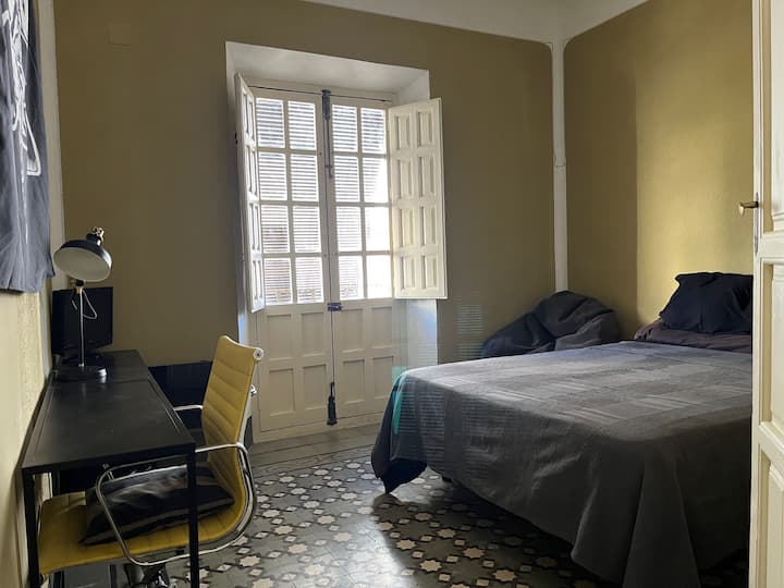Spacious Room With Own Balcony/central Granada - Alhambra
