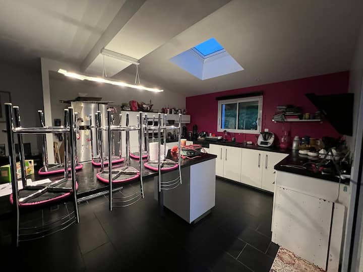 Maison 8 Personnes - Cast