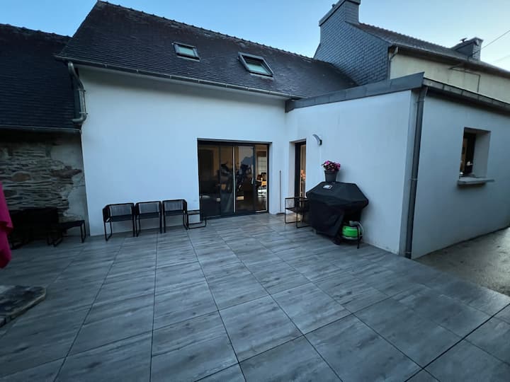 Maison 8 Personnes - Cast