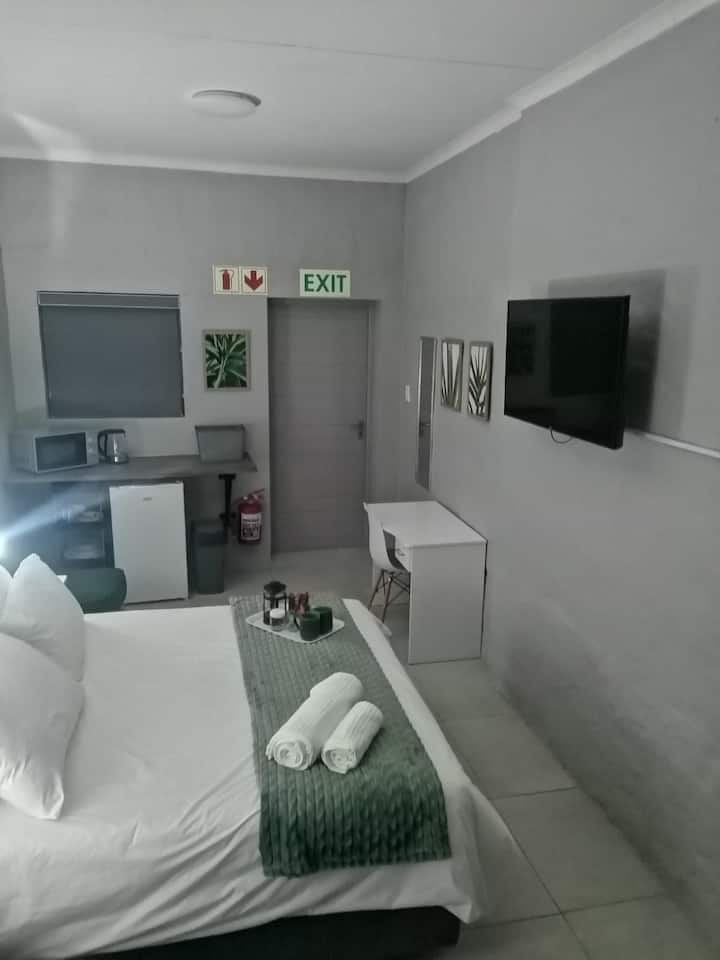 Bedroom En Suite In George - George