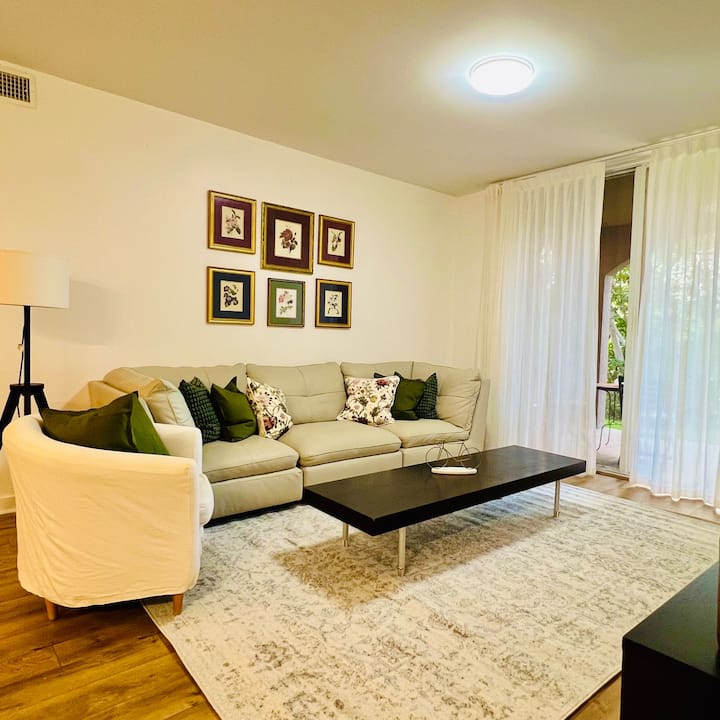 Cozy And Quiet 2 Br In The Yacht - Aventura, FL