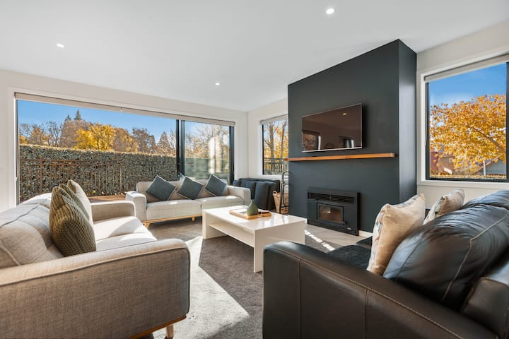 Lake Living: That Wanaka Tree - Wanaka