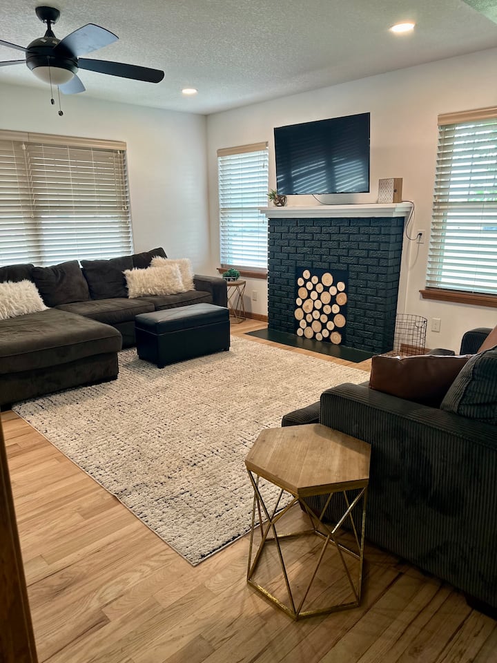 Green Brick Bungalow - Joplin, MO